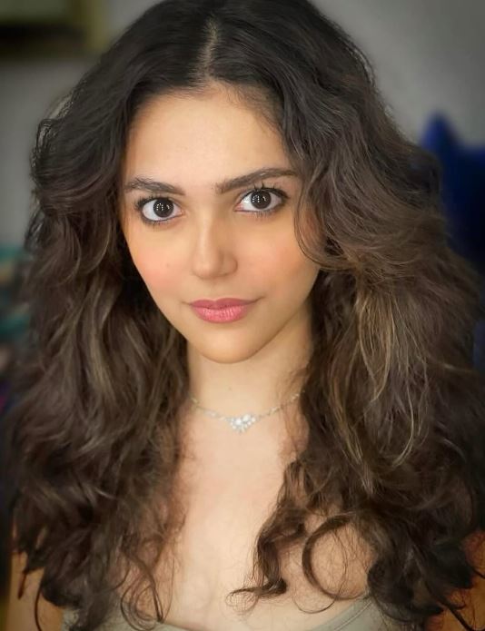 Aneet Padda Wiki, Age, Family, Caste, Biography & More